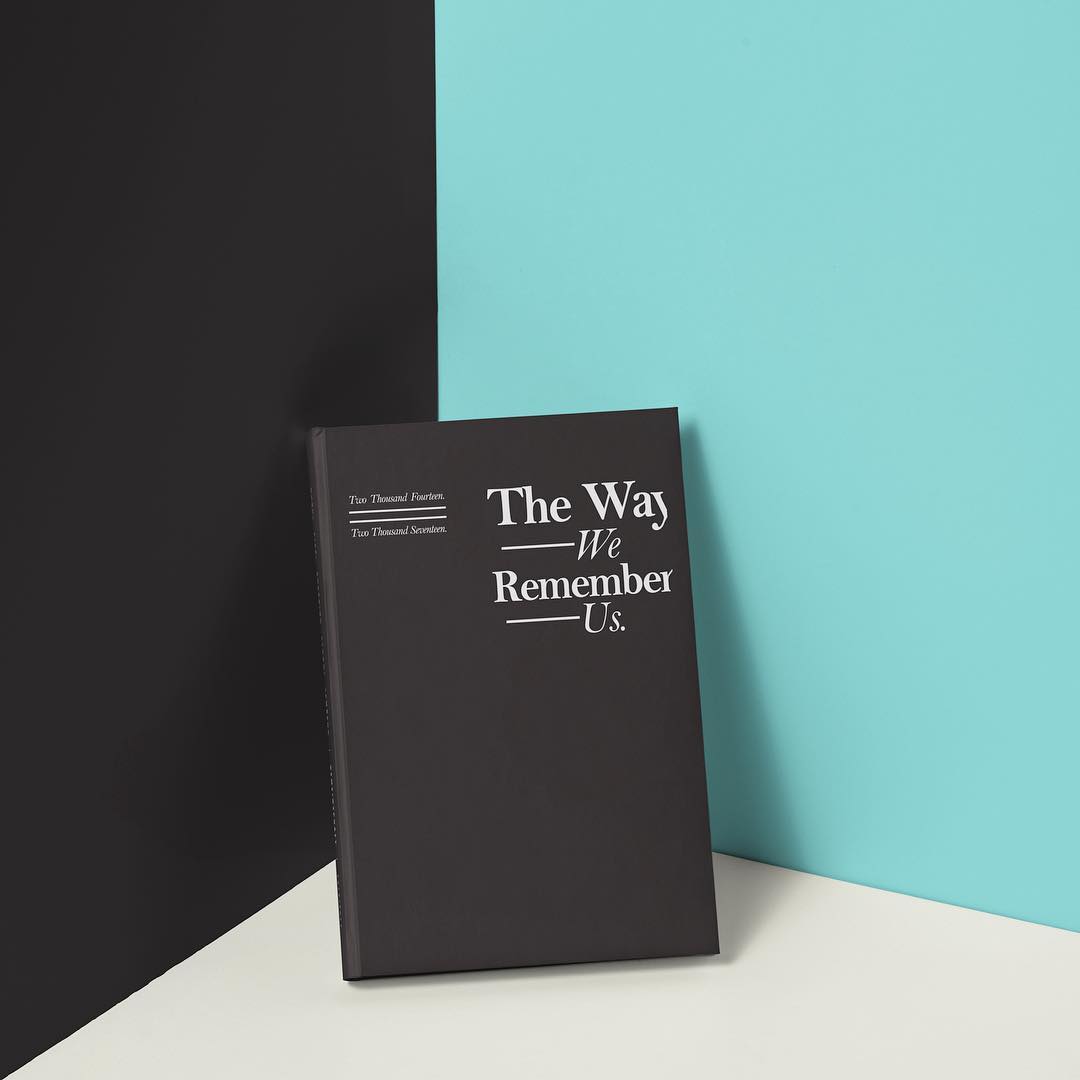 Inspirasi Design Cover Minimalis Buku Tahunan Sekolah | Buku Tahunan ...